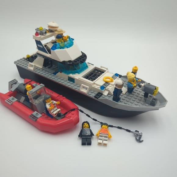 Lego | Toys | Lego City Police Boat With Raft Minifigs Bandits Cops ...